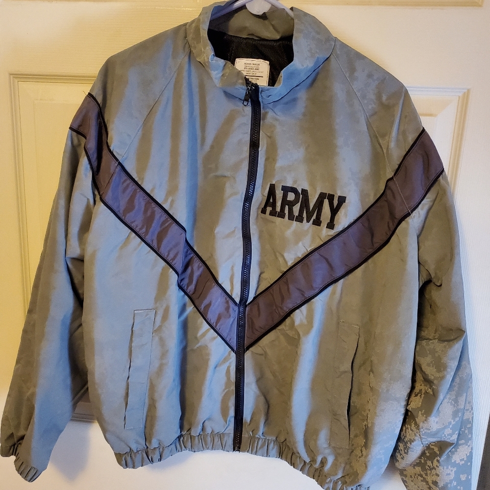 Authentic Army Jacket. Military Issued. Size Medium. … - Gem